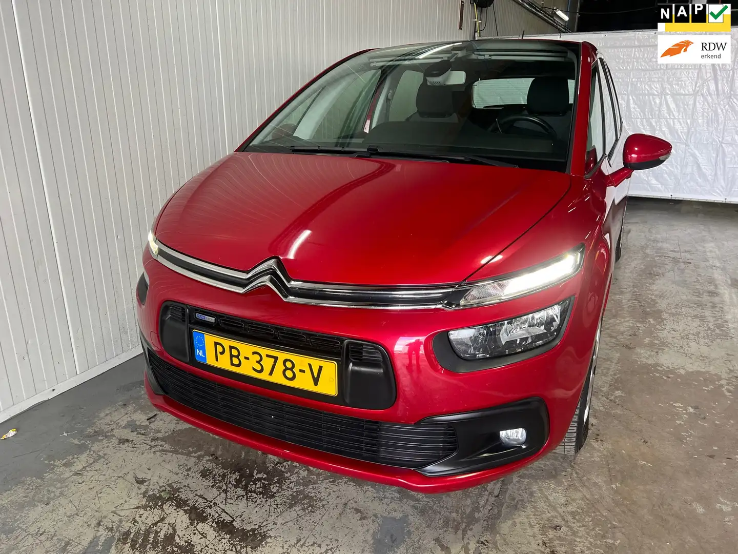 Citroen C4 Picasso occasion | MPV | Rood | in HARDERWIJK voor € 8.999
