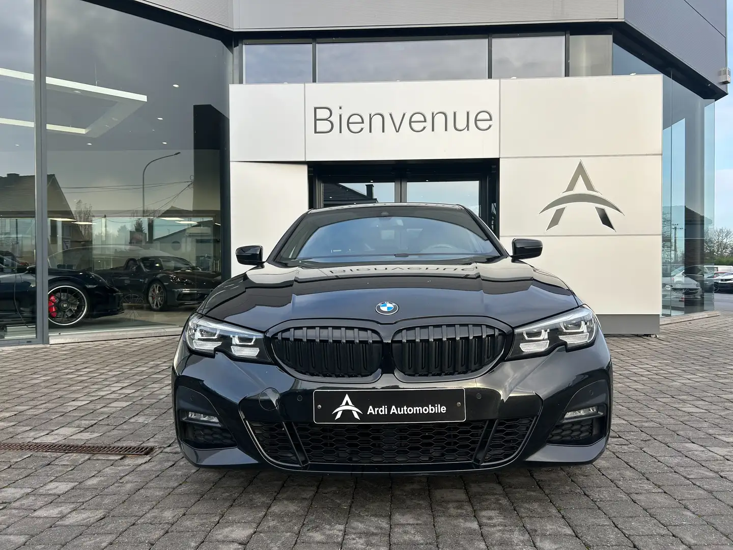 BMW 330 Berline en Noir occasion à Melen (Soumagne) pour € 27 950