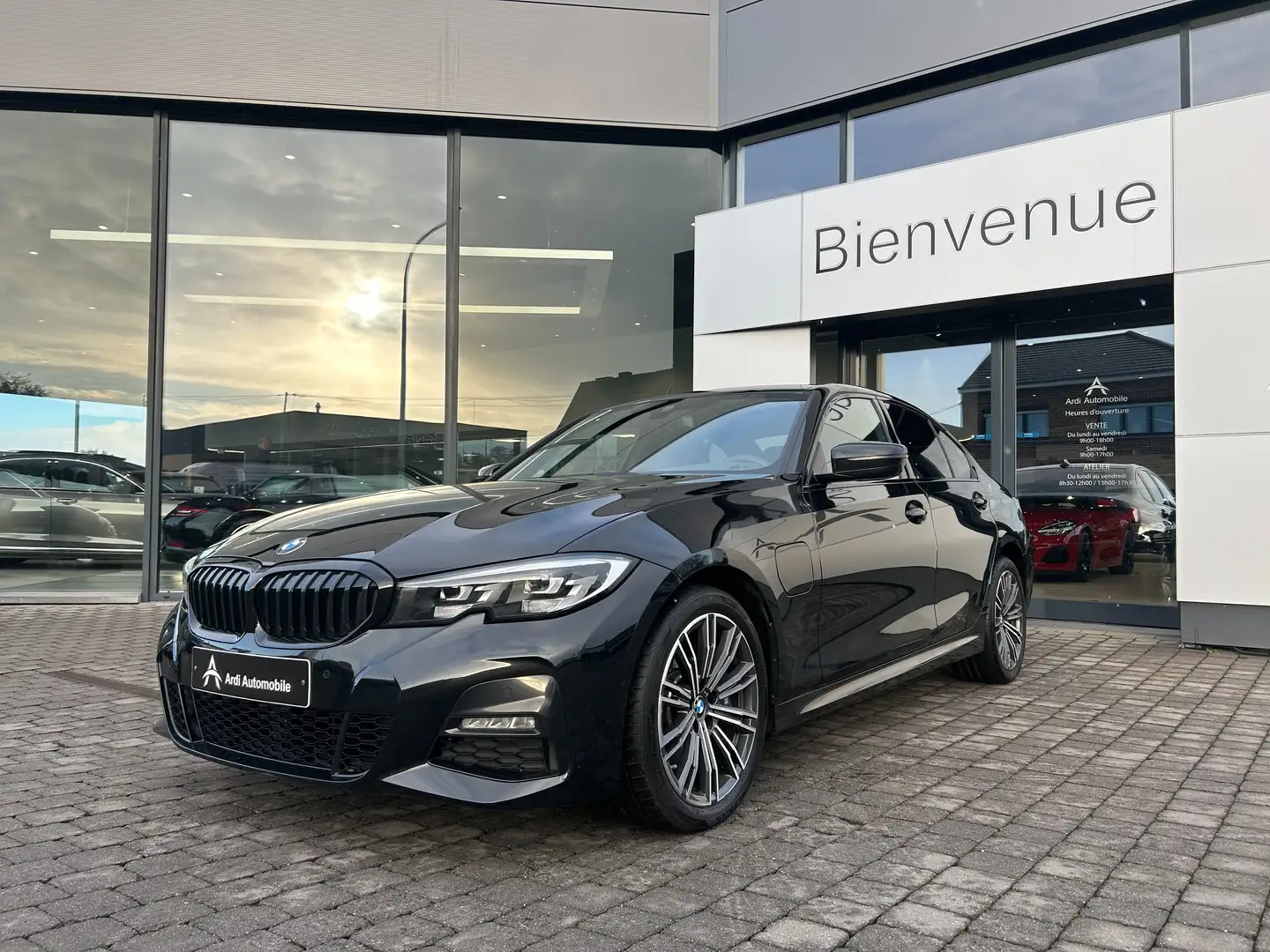 BMW 330 Berline en Noir occasion à Melen (Soumagne) pour € 27 950