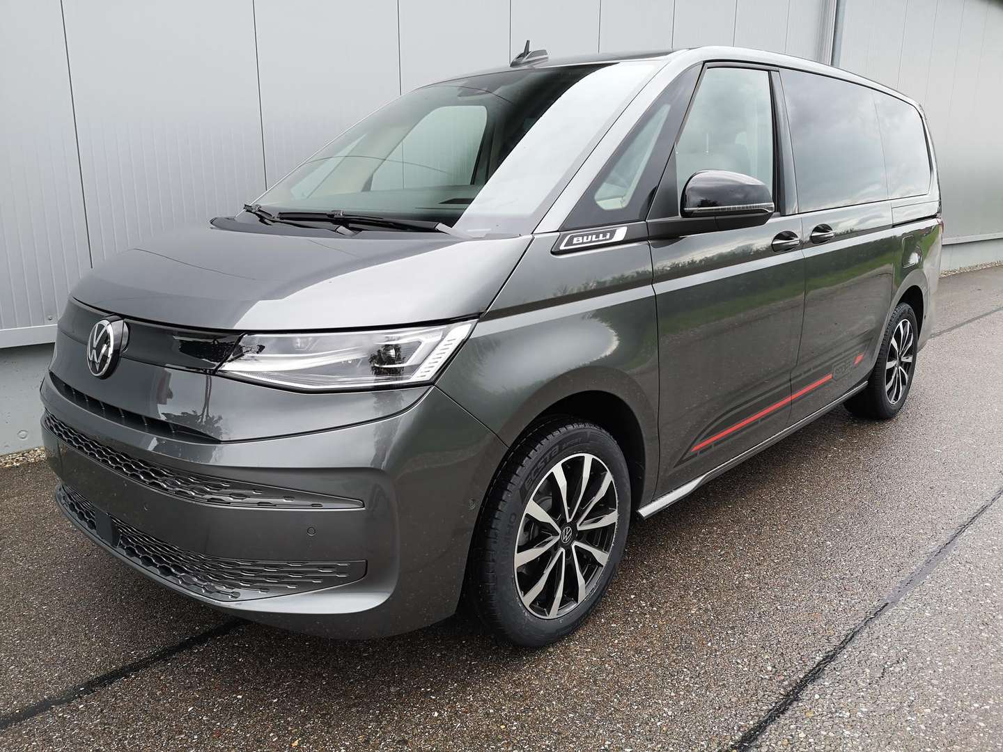 Volkswagen T7 Multivan Van/Kleinbus in Grau tageszulassung in ...