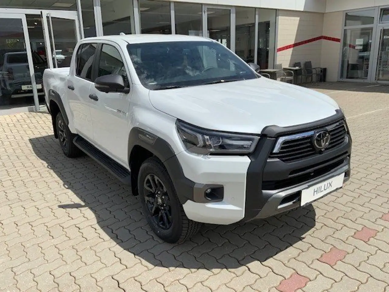 Gebrauchtwagenmarkt: Toyota Hilux 2,8D Double Cab Invincible 4x4 Mild ...