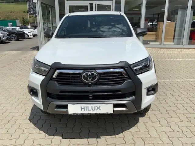 Gebrauchtwagenmarkt: Toyota Hilux 2,8D Double Cab Invincible 4x4 Mild ...