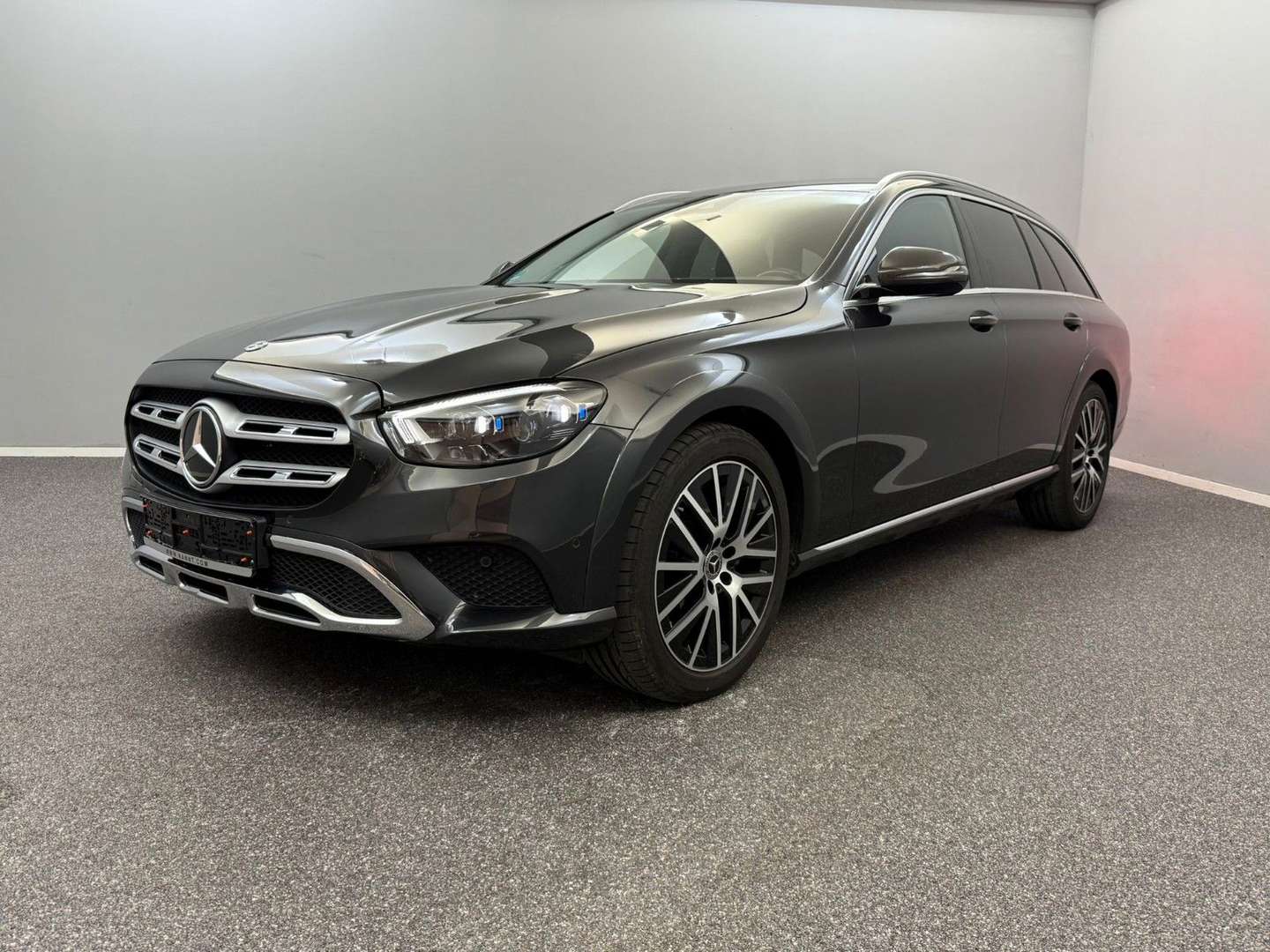 Mercedes-Benz E 200 Kombi in Grau gebraucht in Reutlingen für € 25.999