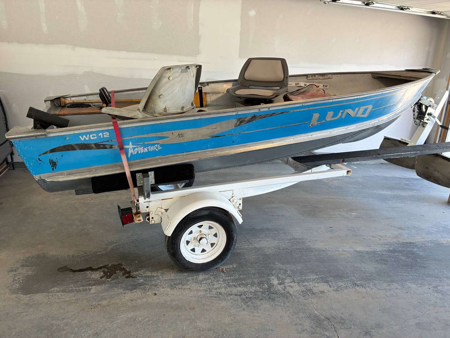 2000 Lund 12 foot aluminum | $ 4,500 | 0 km | Gasoline Fishing Boat for ...