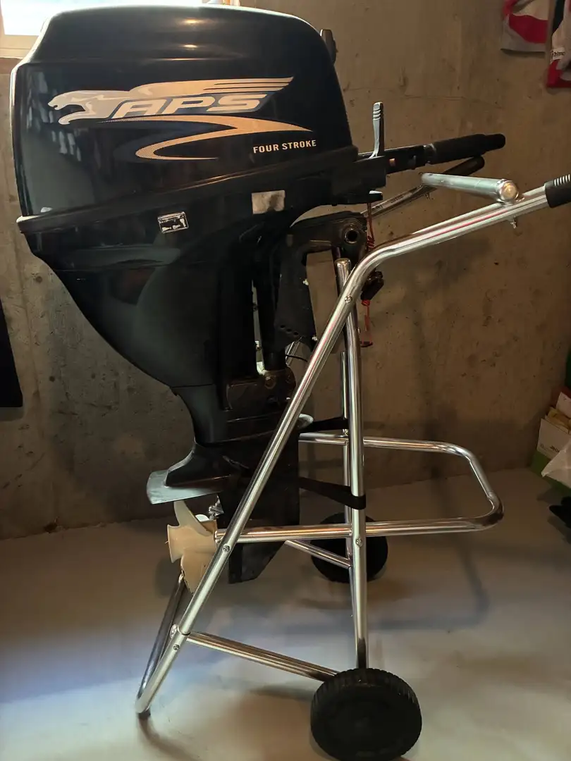 2000 Lund 12 foot aluminum | $ 4,500 | 0 km | Gasoline Fishing Boat for ...