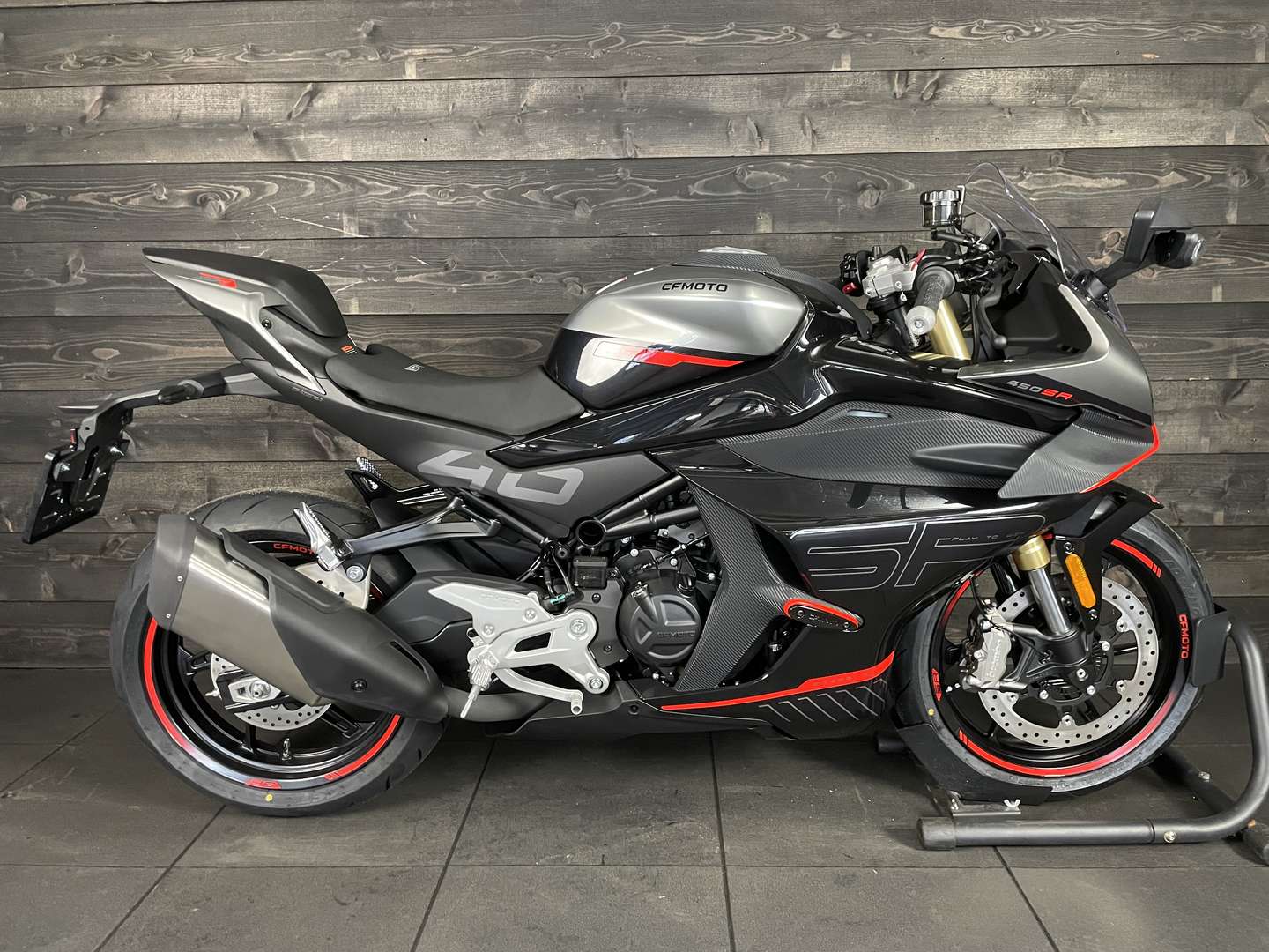 CFMOTO 450 SR Sport Touring in Zwart nieuw in NIJMEGEN voor € 7.599