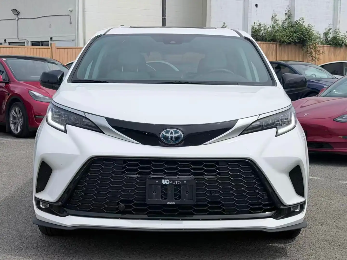 2022 Toyota Sienna | $ 47,995 | 93,459 km | Gas/Electric Hybrid Minivan ...