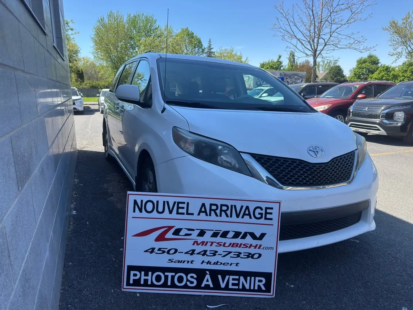 2014 Toyota Sienna | $ 11,988 | 237,620 km | Gasoline Minivan for sale ...