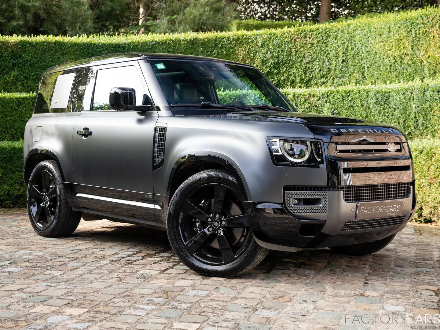 Land Rover Defender Andere in Grijs tweedehands in Seraing voor € 119.990,-