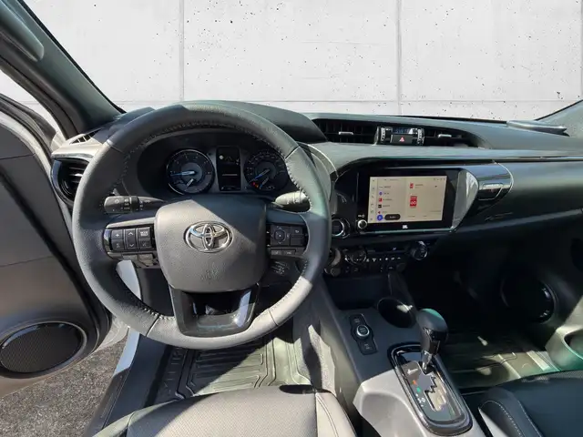 Gebrauchtwagenmarkt: Toyota Hilux DK 2,8 D-4D 4WD /6A. Invincible Mild ...