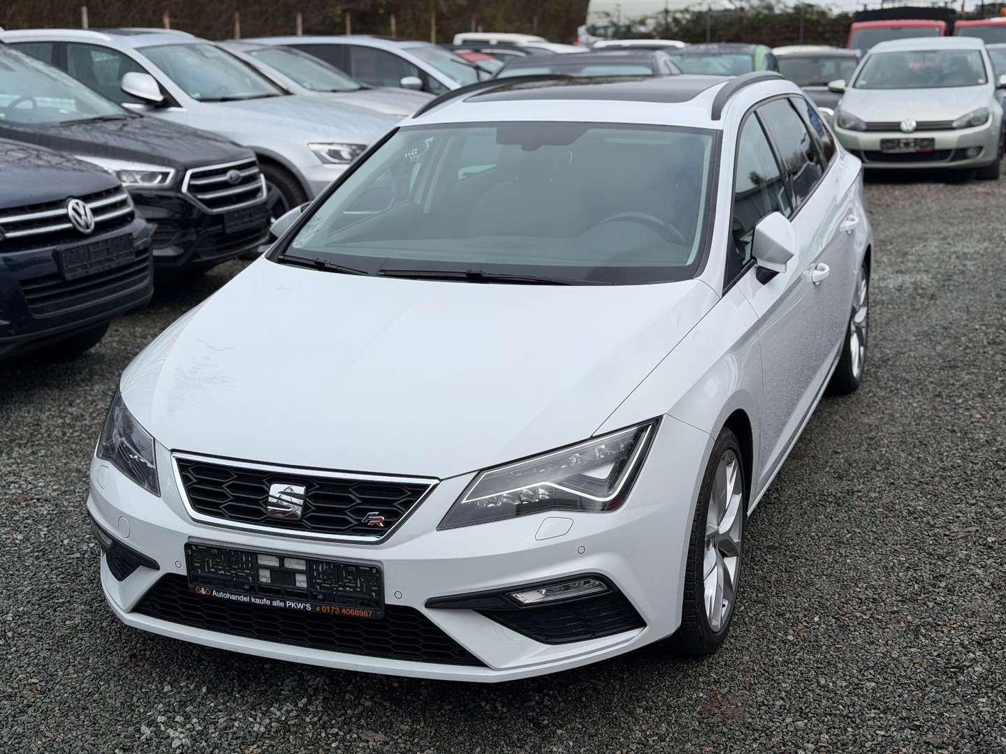 SEAT Leon Kombi in Weiß gebraucht in Kiel für € 13.999