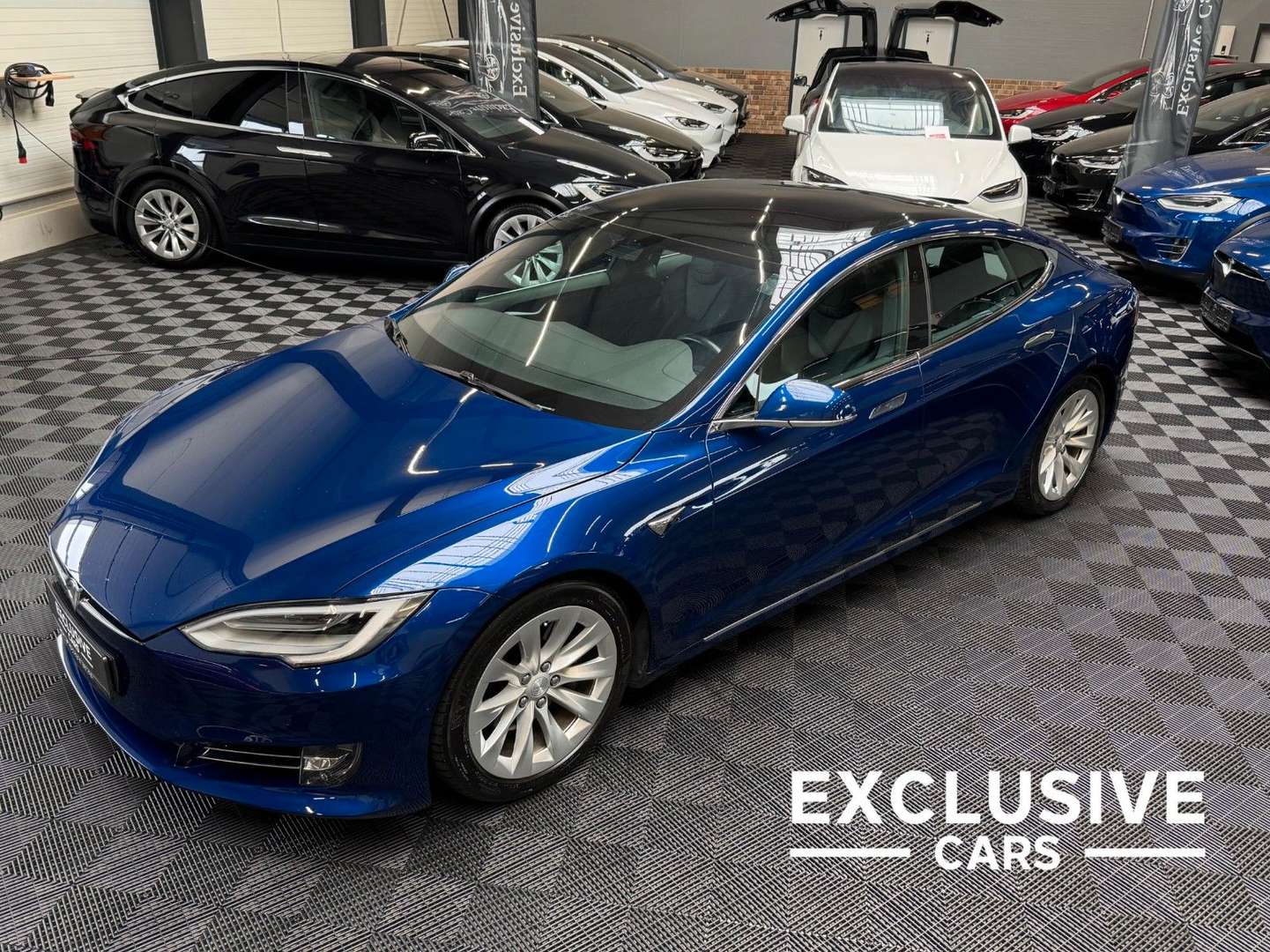 Tesla Model S Limousine in Blau gebraucht in Emsbüren für € 38.750