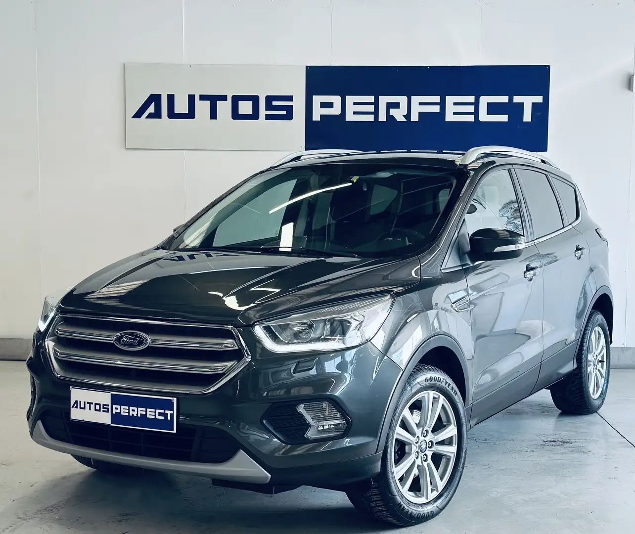 Ford Kuga Stadswagen in Grijs demo in fosses-la-ville voor € 14.290