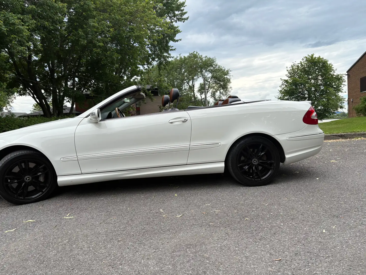 2004 Mercedes-Benz CLK | $ 11,800 | 170,000 km | Gasoline Convertible ...