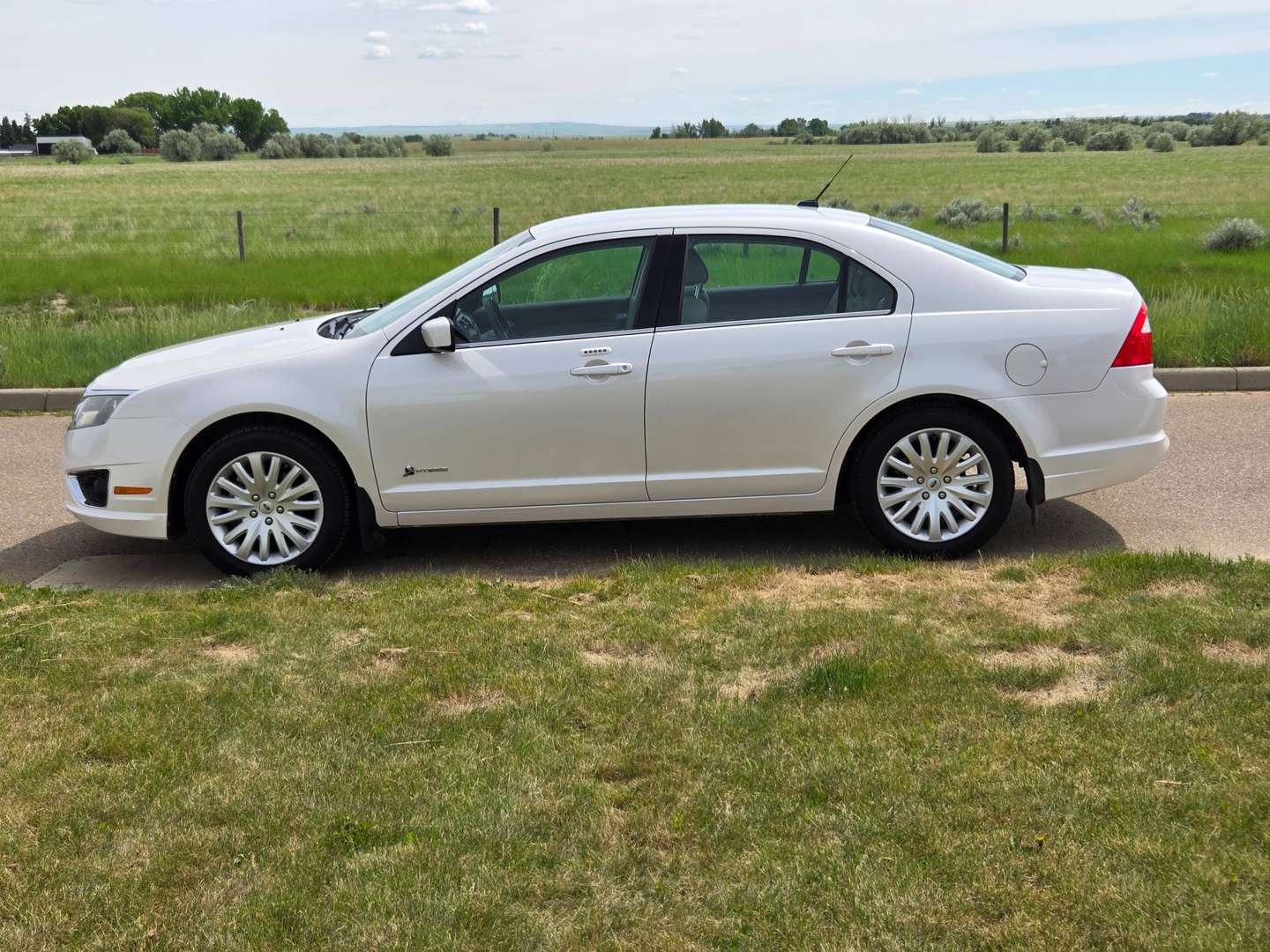 2010 Ford Fusion | $ 6,900 | 158,706 km | Gas/Electric Hybrid Sedan for ...
