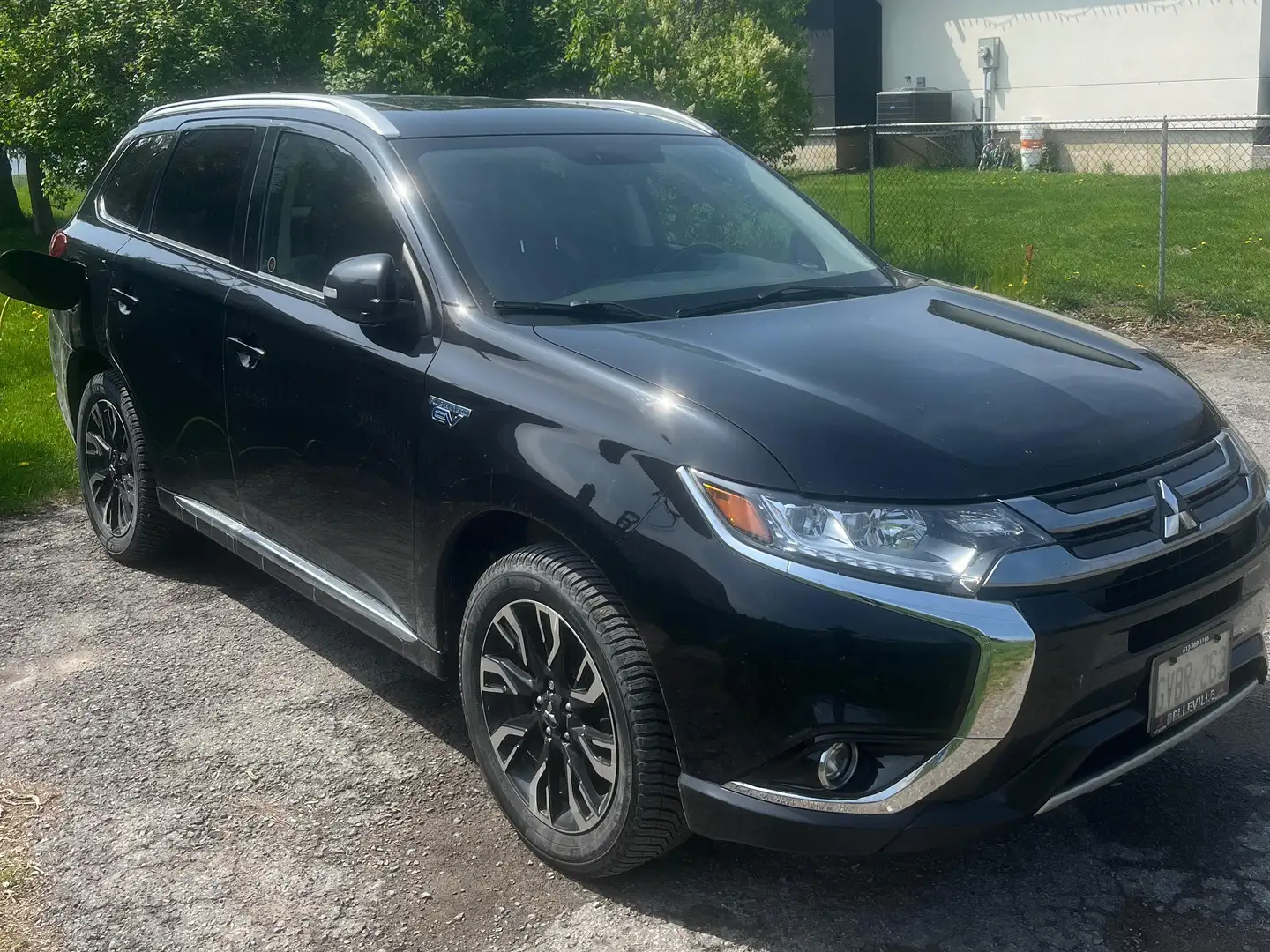 2018 Mitsubishi Outlander | $ 10,000 | 223,715 km | Gas/Electric Hybrid ...