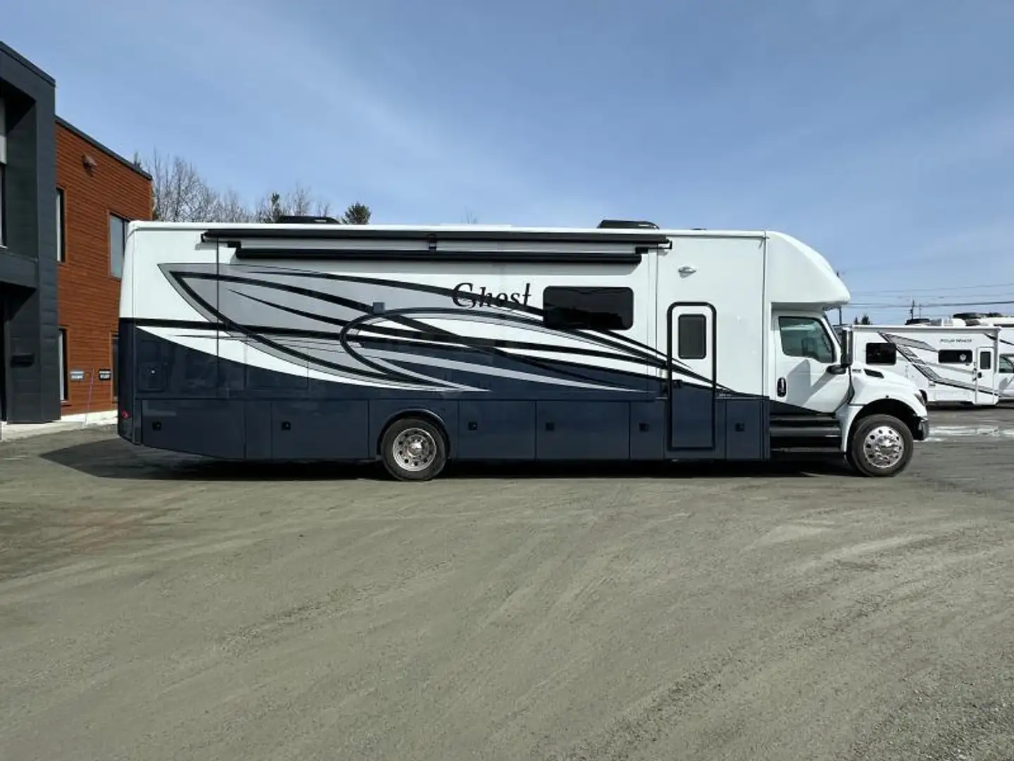 2026 Nexus RV GHOST 38DS | $ 359,900 | 2,694 km Class C Motorhome for ...