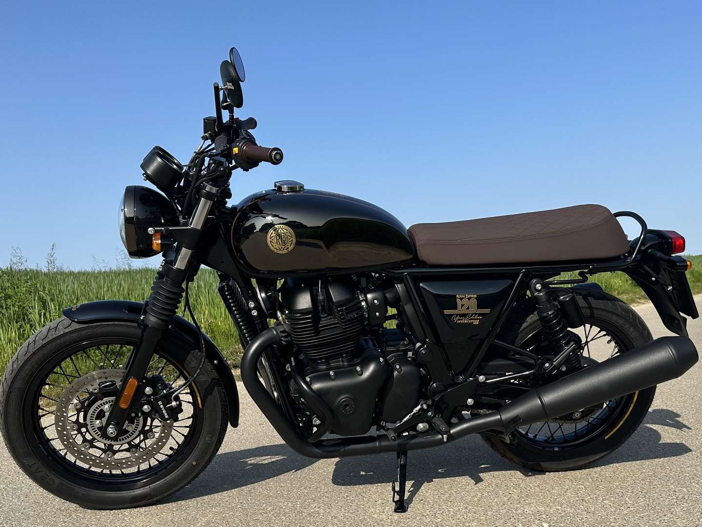 Royal Enfield Interceptor Tourer in Schwarz gebraucht in Röhrmoos für € ...