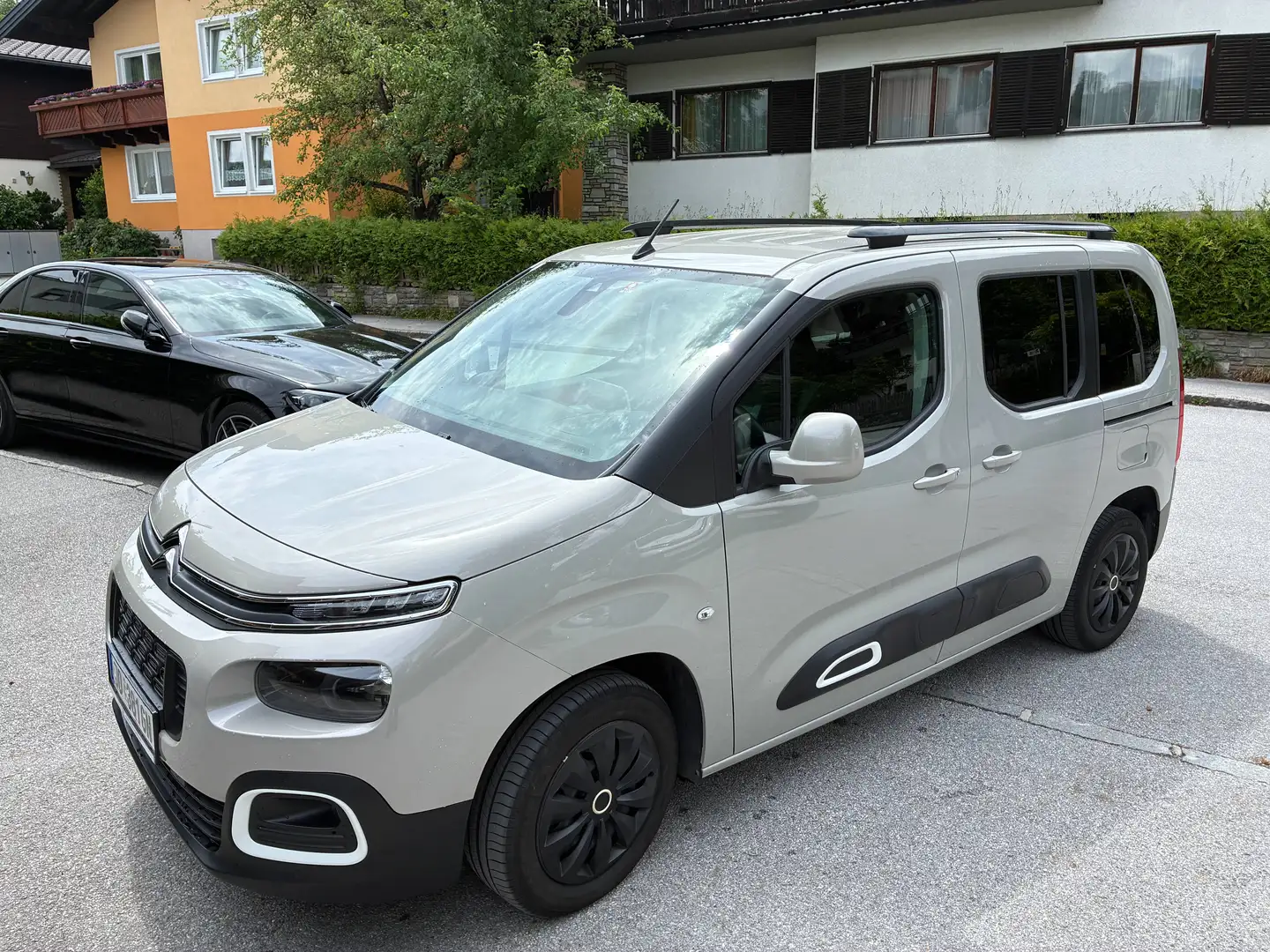 Citroen Berlingo Kombi in Grau gebraucht in Bischofshofen für € 14 900