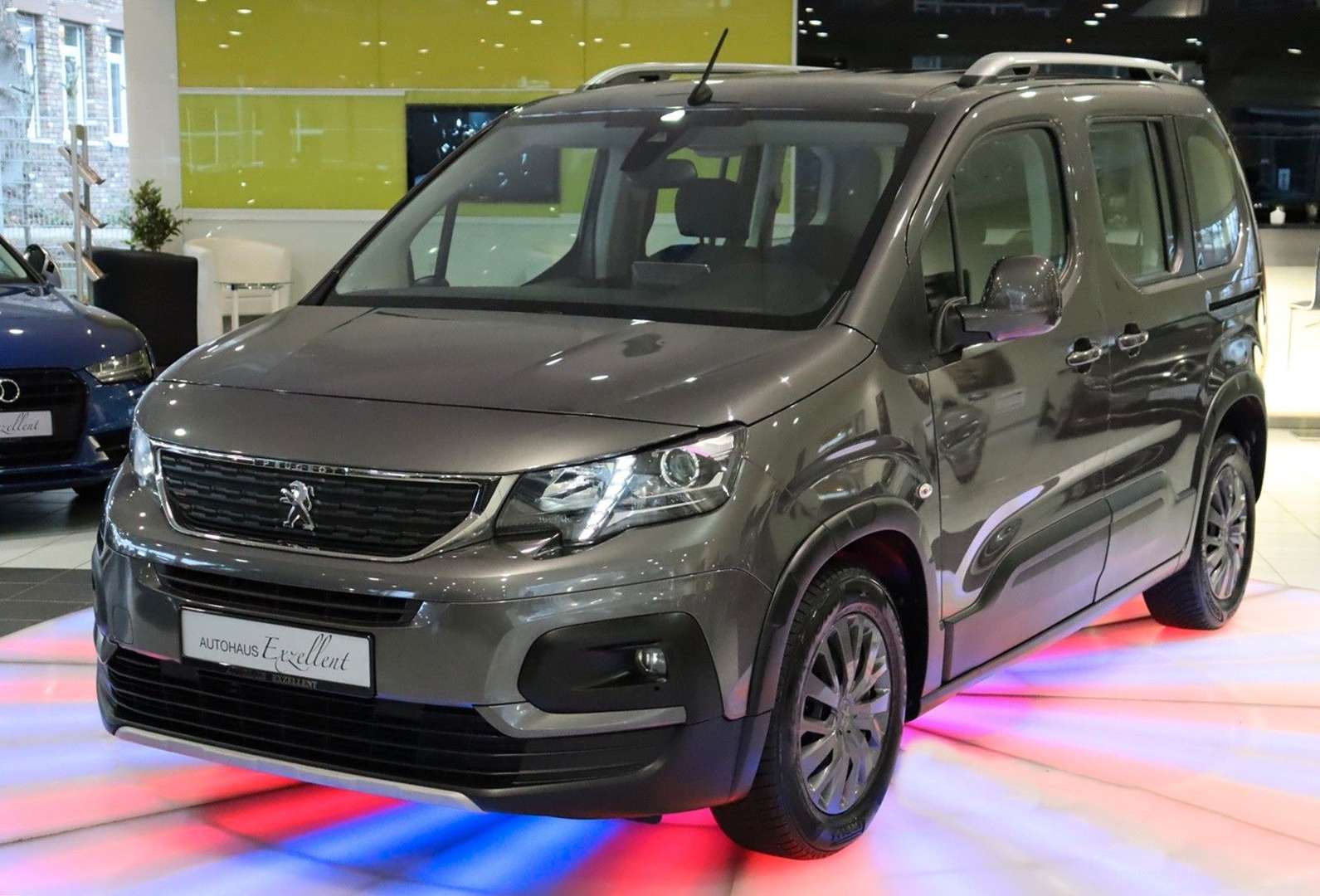 Peugeot Rifter Van/Kleinbus in Grau gebraucht in Troisdorf für € 18.750