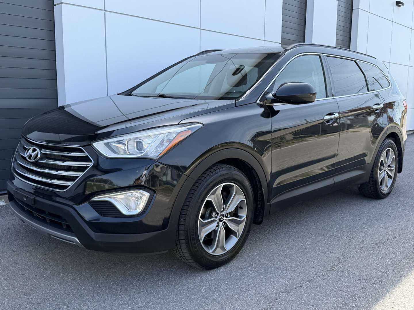 2014 Hyundai SANTA FE | $ 13,987 | 82,322 km | Gasoline SUV for sale by ...