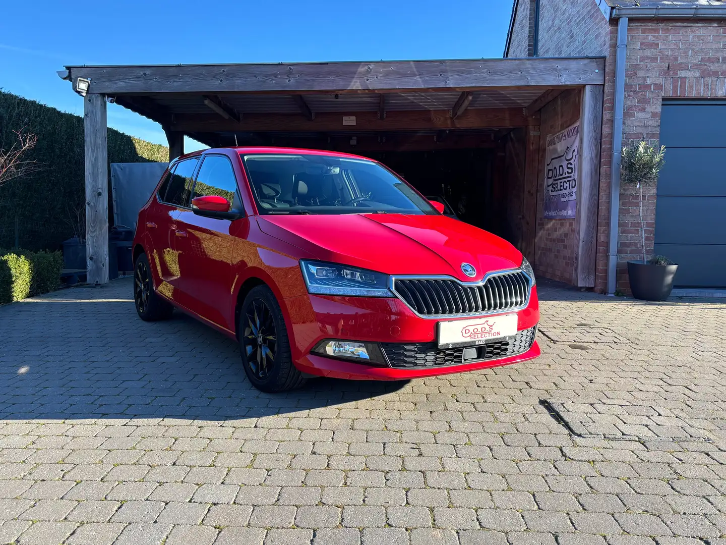 Skoda Fabia Berline en Rouge occasion à Baileux (Chimay) pour € 13 000