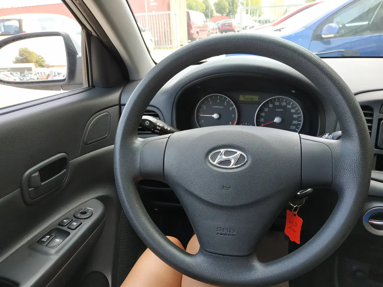 Hyundai ACCENT Kleinwagen in Silber gebraucht in Leipzig fur 3.490