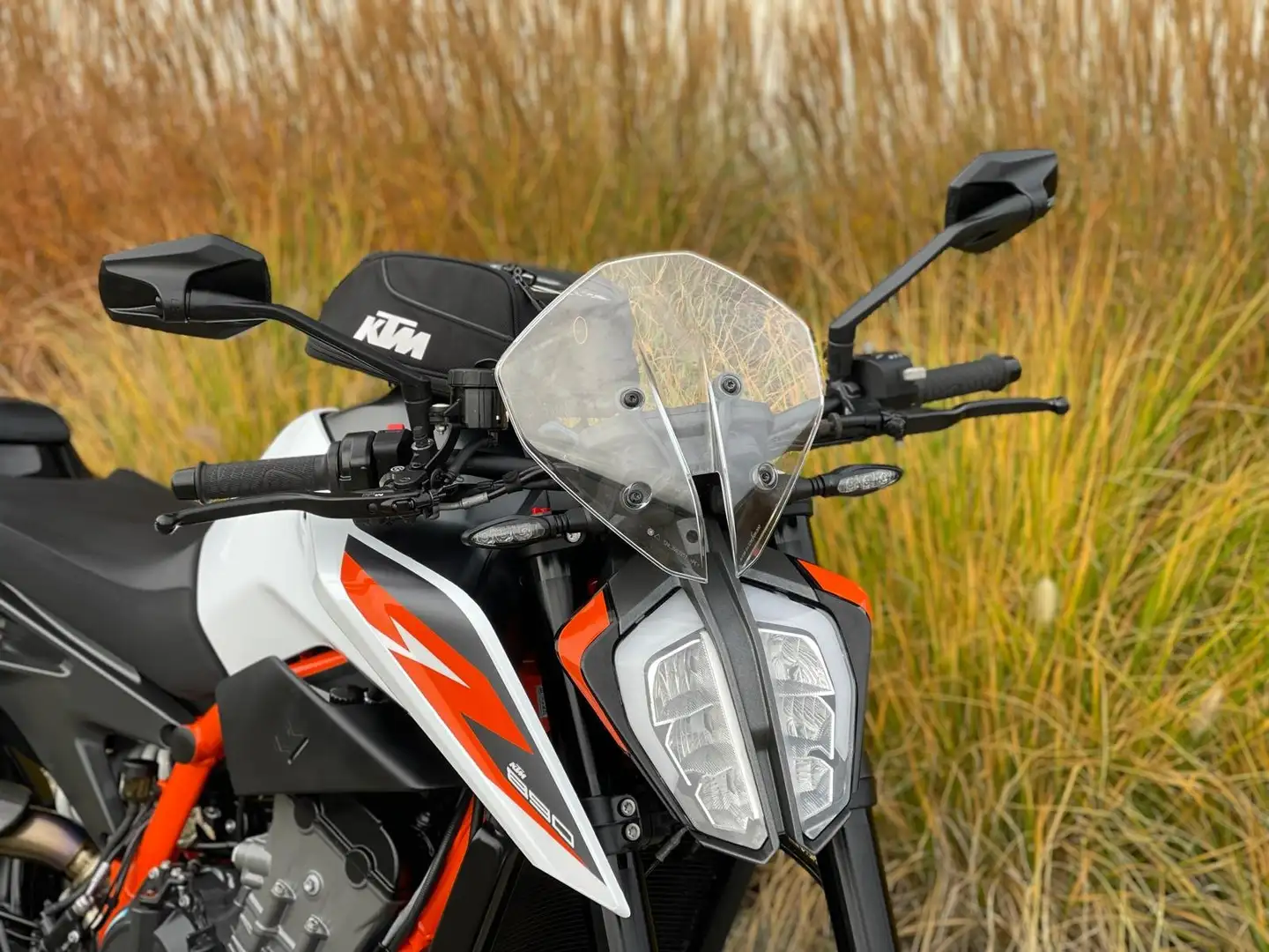 KTM 890 Duke R Andere in Wit tweedehands in Ath voor € 9.500