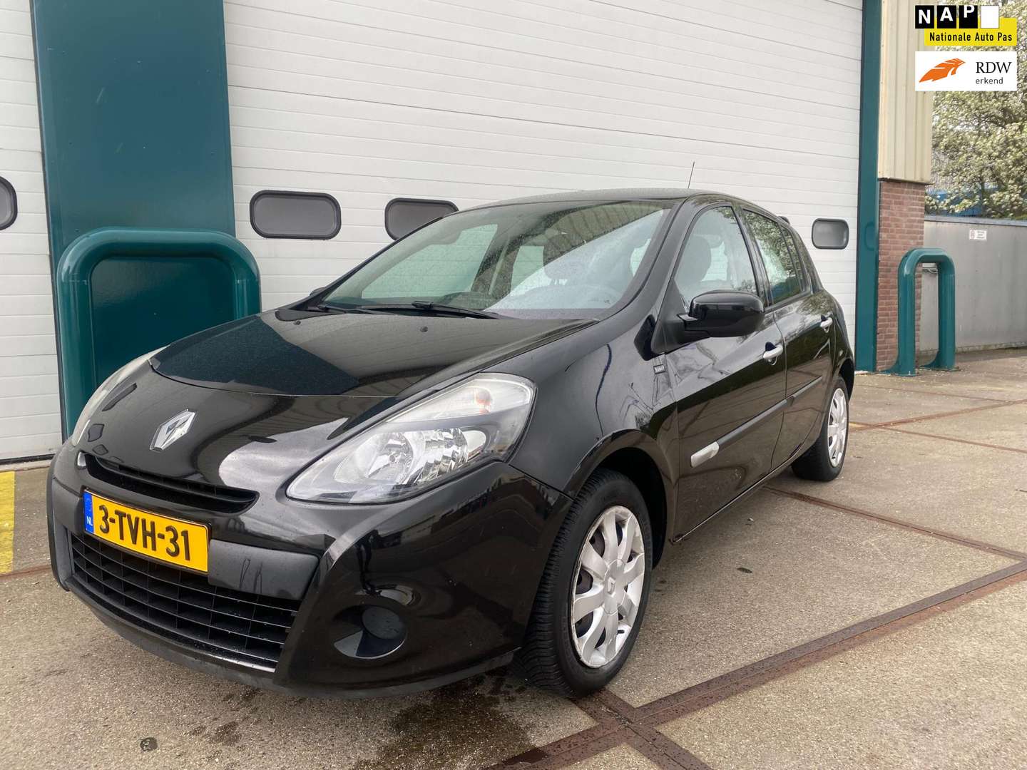 Renault Clio occasion | Hatchback | Zwart | in NIJMEGEN voor € 4.925,-