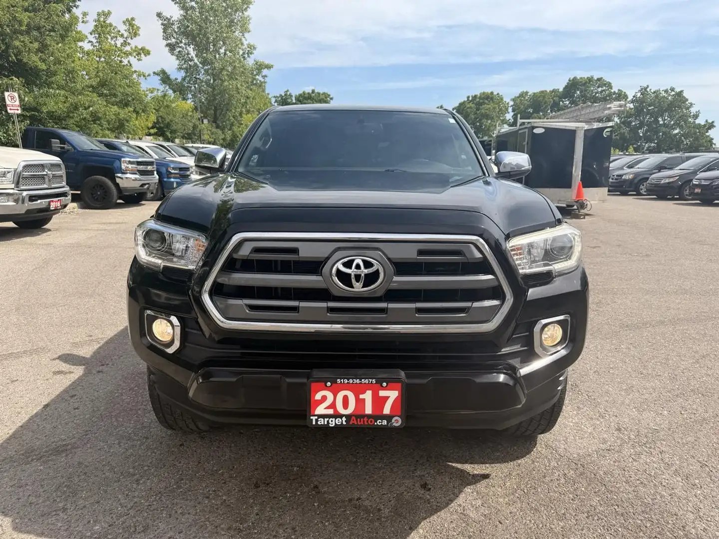 2017 Toyota Tacoma | $ 27,995 | 241,229 km | Gasoline Pick-up Truck for ...