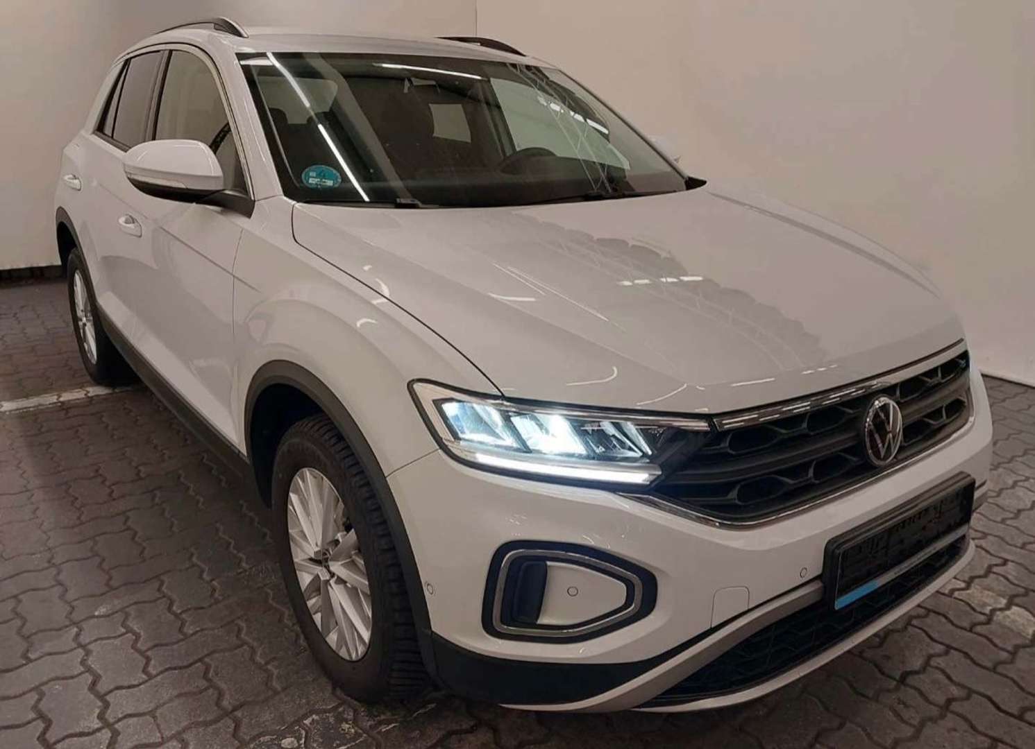 Volkswagen T-Roc SUV/Geländewagen/Pickup in Weiß gebraucht in Mallentin ...