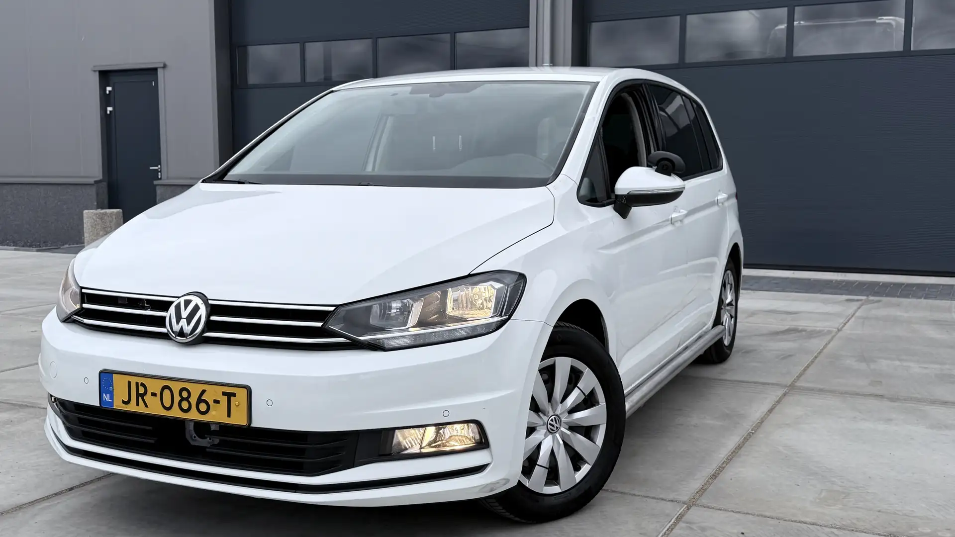 Volkswagen Touran Occasion Stationwagen Wit In Dreumel Voor 9 999 volkswagen-touran-occasion-stationwagen-wit-in-dreumel-voor-9-999