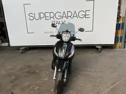 Koop tweedehands Piaggio Beverly 300 moto's van 2018 op AutoScout24