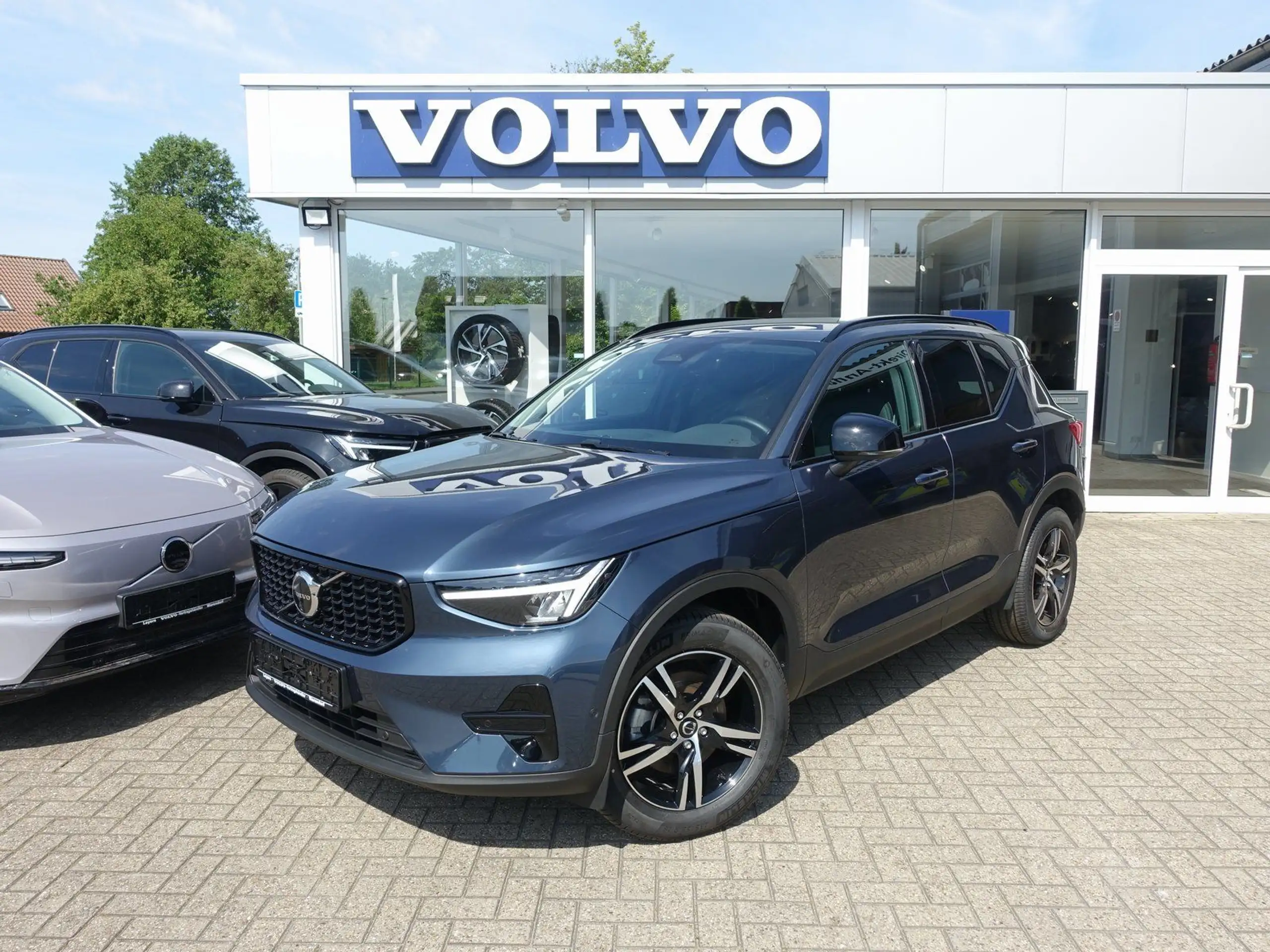 Volvo XC40 Plus B3 Benzin Dark 360°Cam/Standh./E Sitze, 2025, Benzină ...